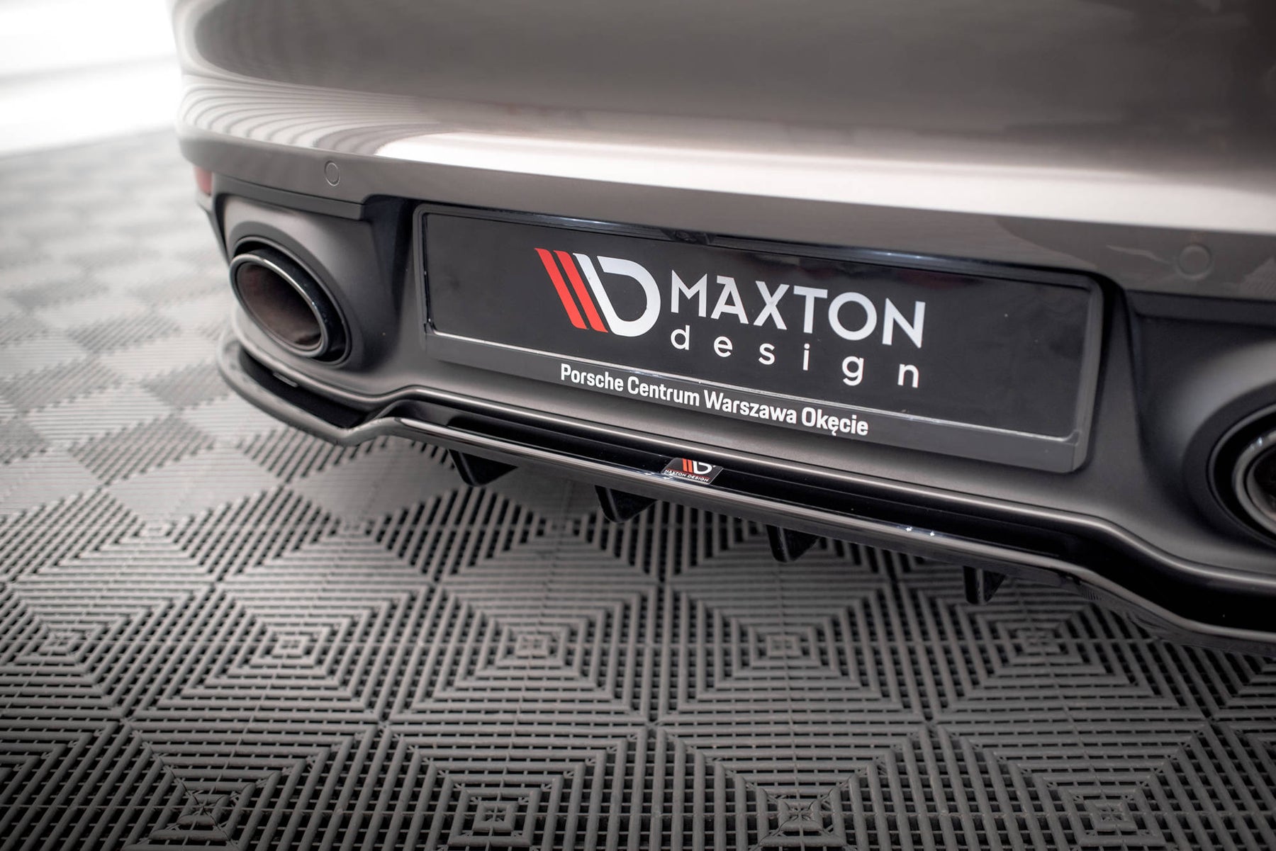 CENTRAL REAR SPLITTER (WITH VERTICAL BARS) PORSCHE 911 CARRERA 4S 992 ...