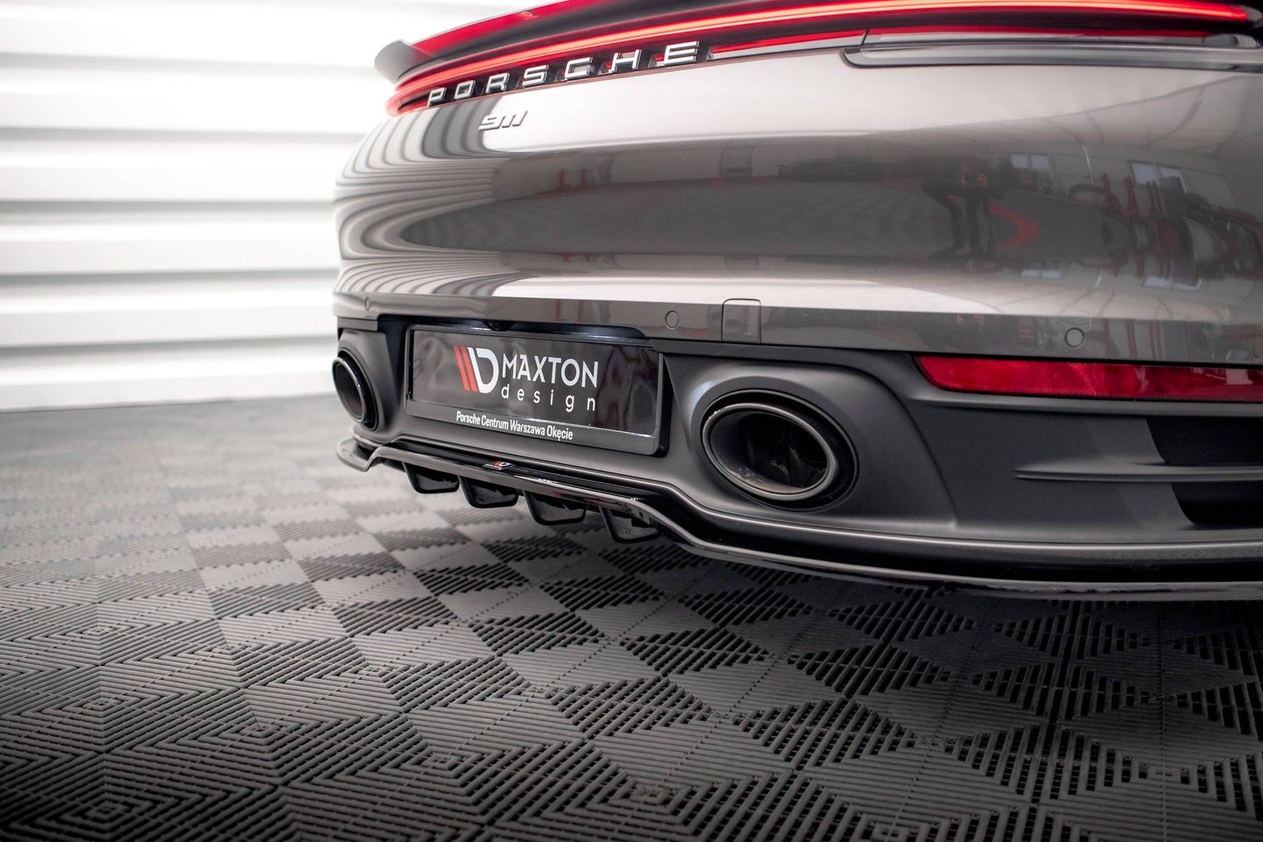 CENTRAL REAR SPLITTER (WITH VERTICAL BARS) PORSCHE 911 CARRERA 4S 992 ...