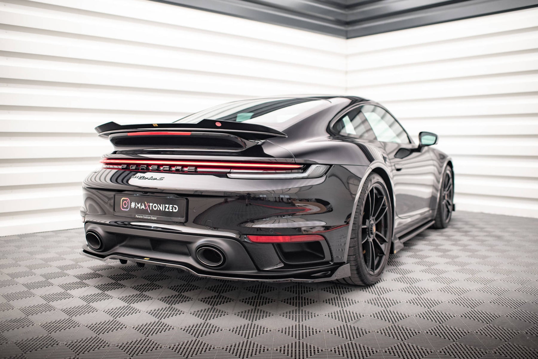 CENTRAL REAR SPLITTER (WITH VERTICAL BARS) PORSCHE 911 TURBO S 992 ...