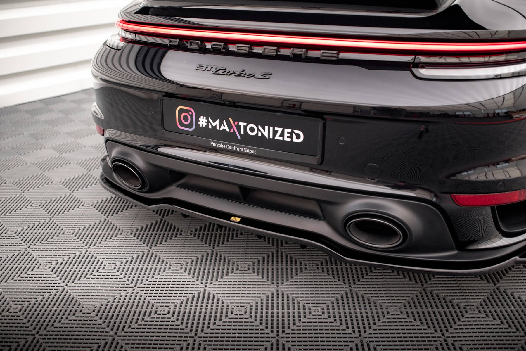 CENTRAL REAR SPLITTER (WITH VERTICAL BARS) PORSCHE 911 TURBO S 992 ...