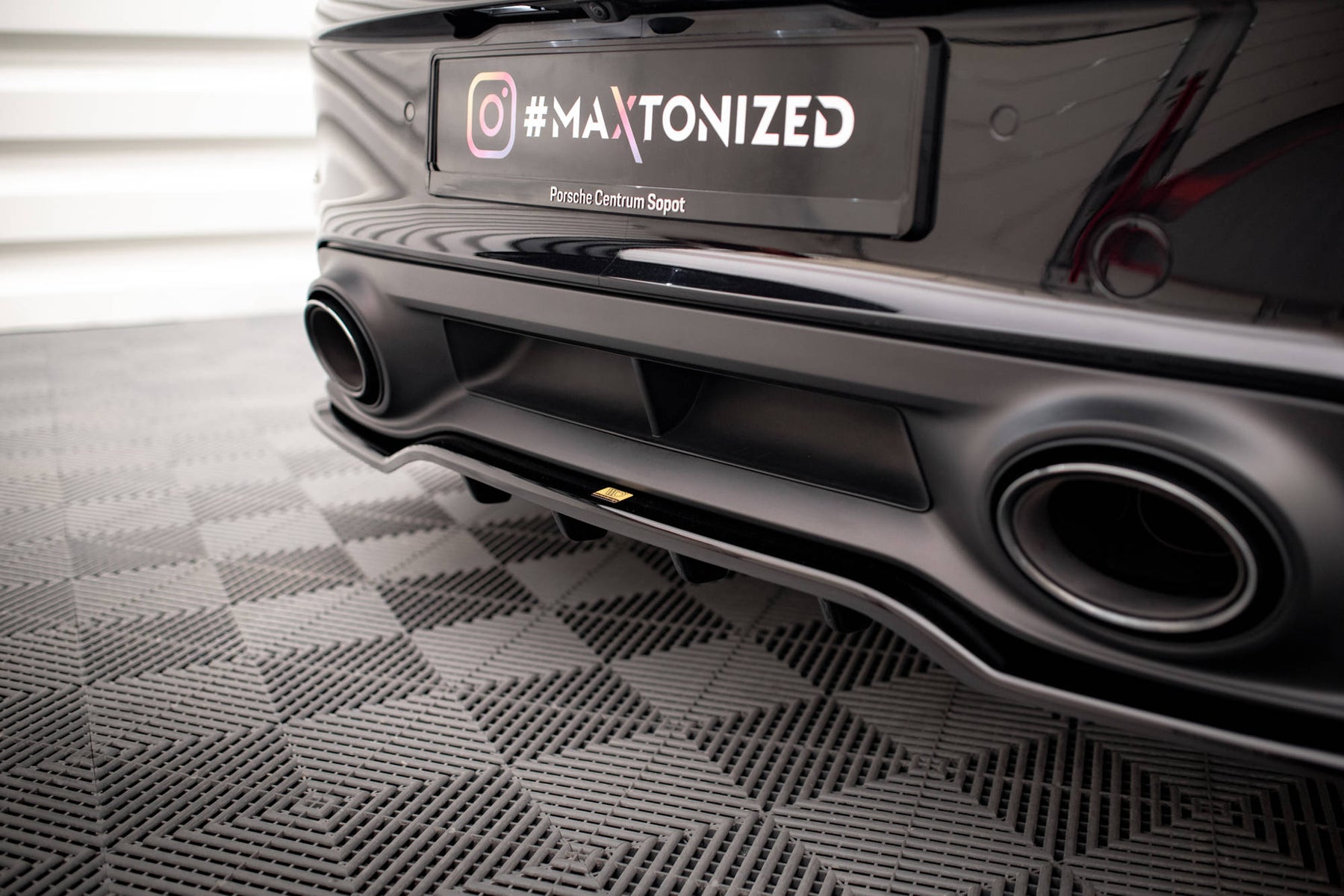 CENTRAL REAR SPLITTER (WITH VERTICAL BARS) PORSCHE 911 TURBO S 992 ...