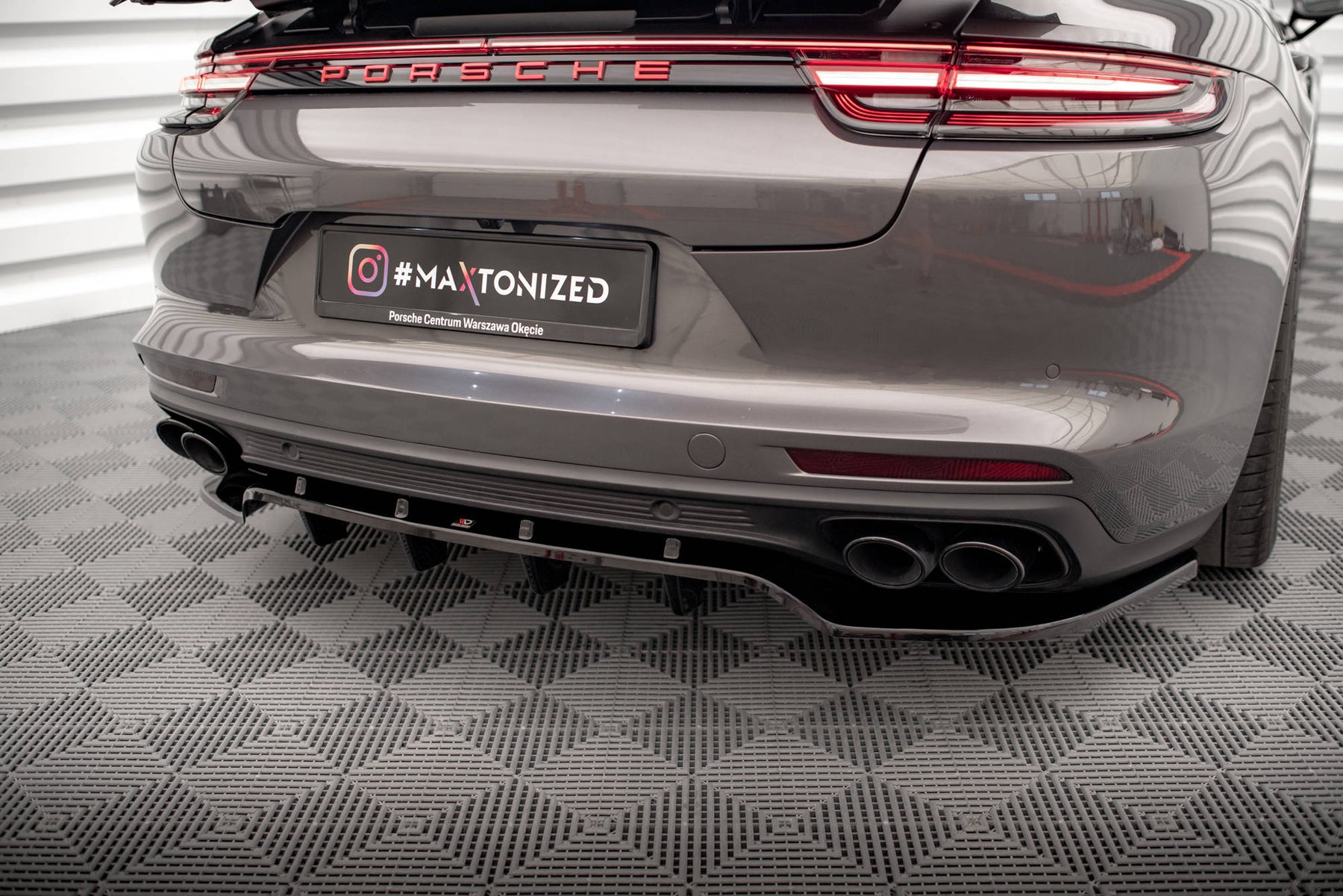 CENTRAL REAR SPLITTER (WITH VERTICAL BARS) PORSCHE PANAMERA 971 Turbo ...