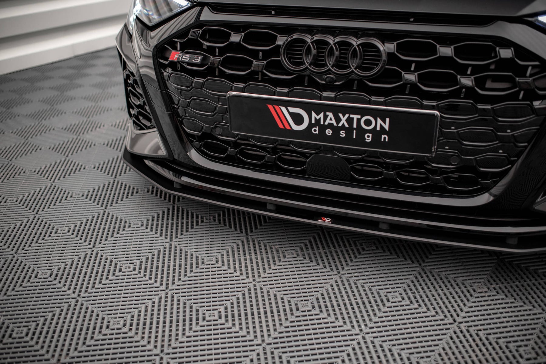 STREET PRO FRONT SPLITTER AUDI RS3 SPORTBACK / SEDAN 8Y – Maxton Design USA